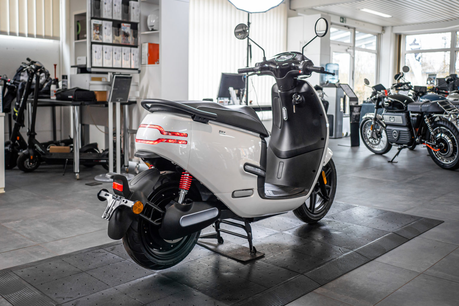 HORWIN EK1 | Standard Range | E-Roller 45 km/h | Weiß