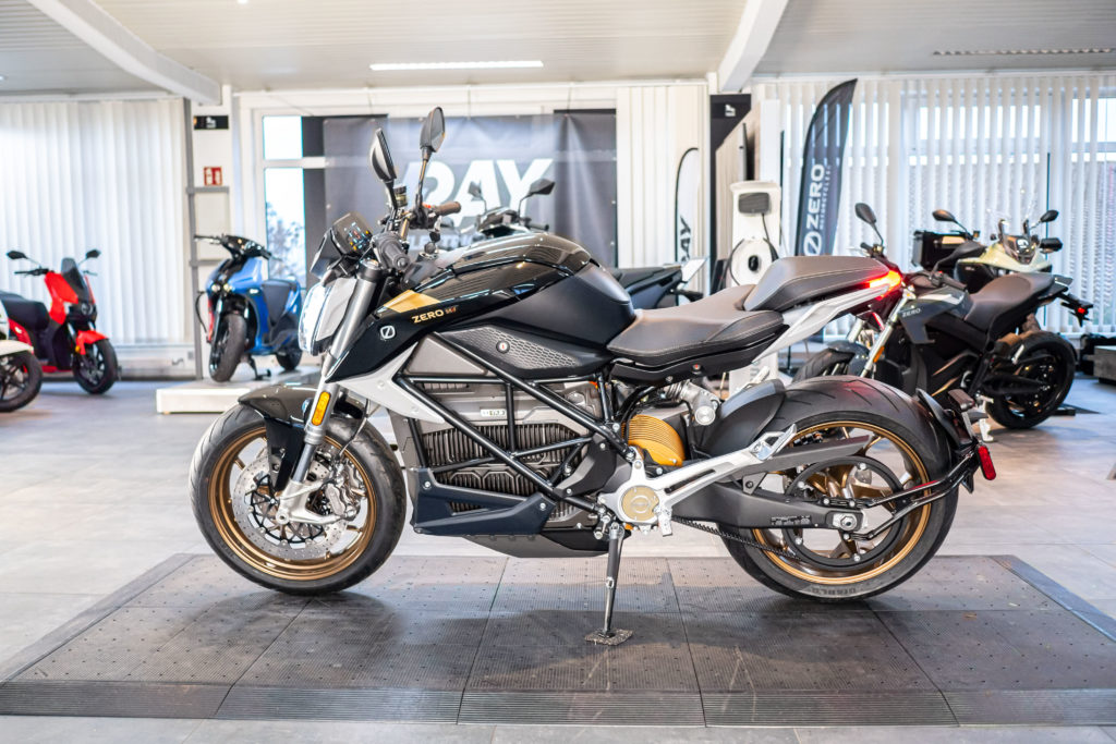 ZERO SR/F JET BLACK GOLD | ELECTRIC NAKED 17,3 kWh | 2024