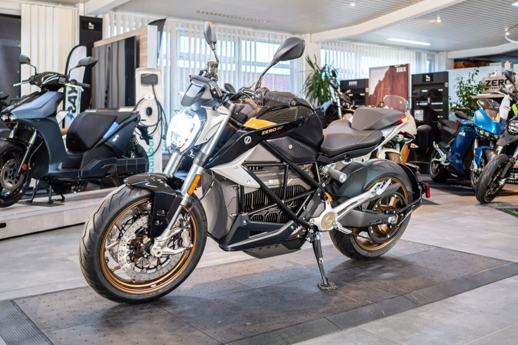 ZERO SR/F JET BLACK GOLD | ELECTRIC NAKED 17,3 kWh | 2024