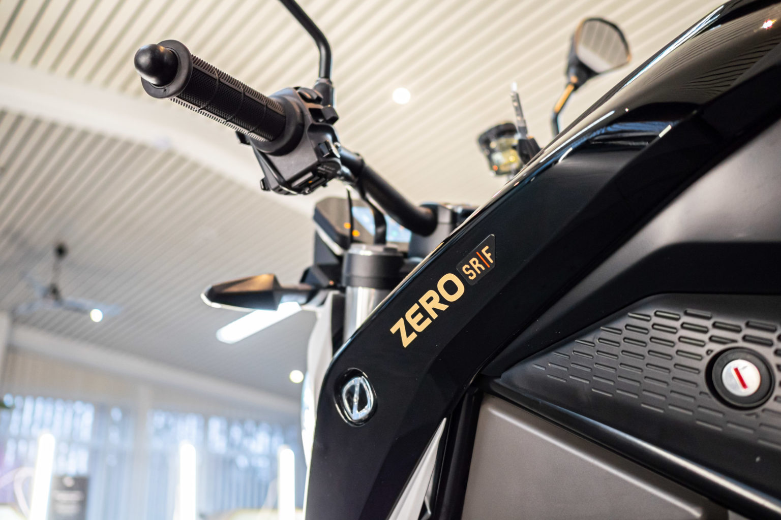 ZERO SR/F JET BLACK GOLD | ELECTRIC NAKED 17,3 kWh | 2024
