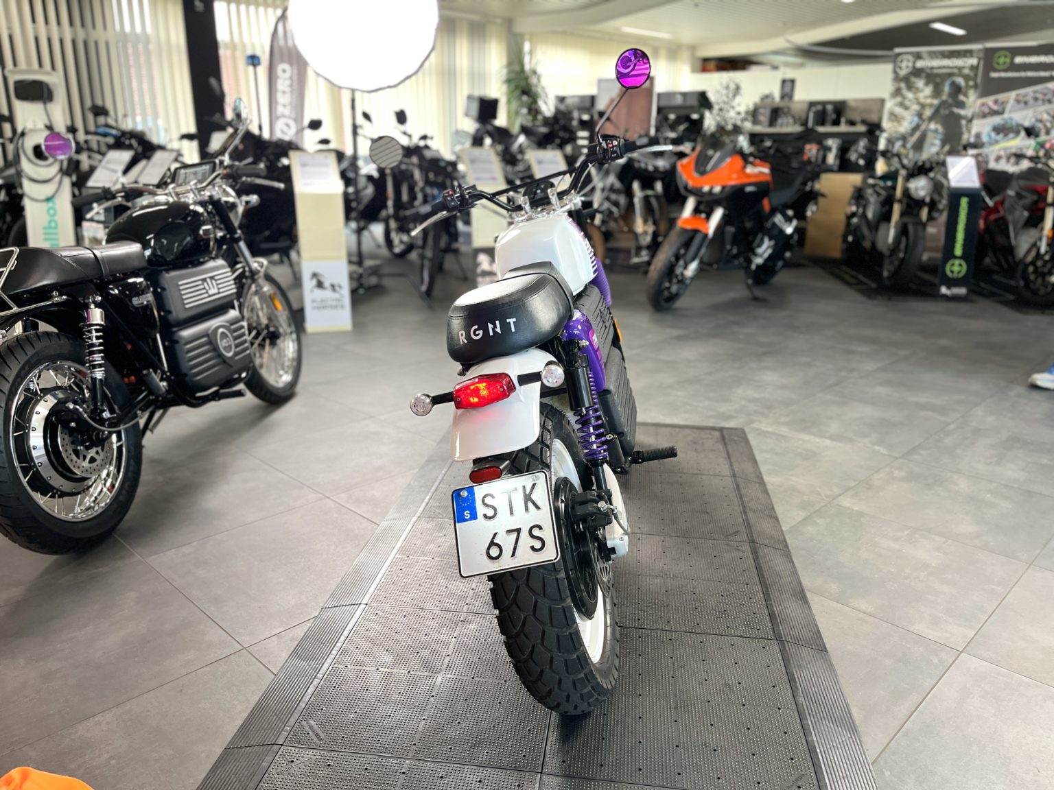 THE RGNT TURBO | 46 kW max. Leistung | Typ 2 | purple | ELECTRIC HORSES