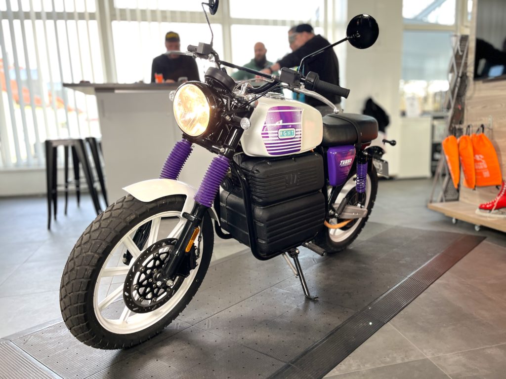 THE RGNT TURBO | 46 kW max. Leistung | Typ 2 | purple | ELECTRIC HORSES
